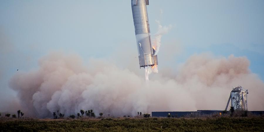 Watch SpaceX's Starship SN10 Explode in Slow Motion - Media Chomp Watch SpaceX's Starship SN10 Explode in Slow Motion - Media Chomp